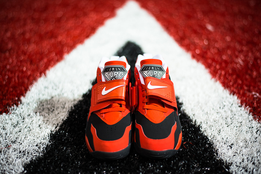 Nike Air Diamond Turf "Challenge Red" - Release Date - SneakerNews.com