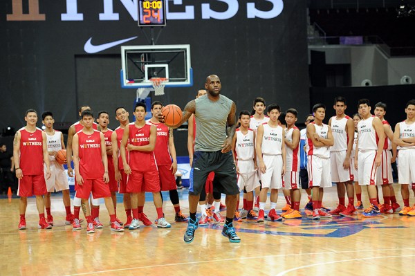 LeBron James Visits Philippines for First Time on Nike Basketball Tour ...