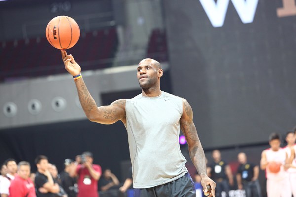 LeBron James Visits Philippines for First Time on Nike Basketball Tour ...