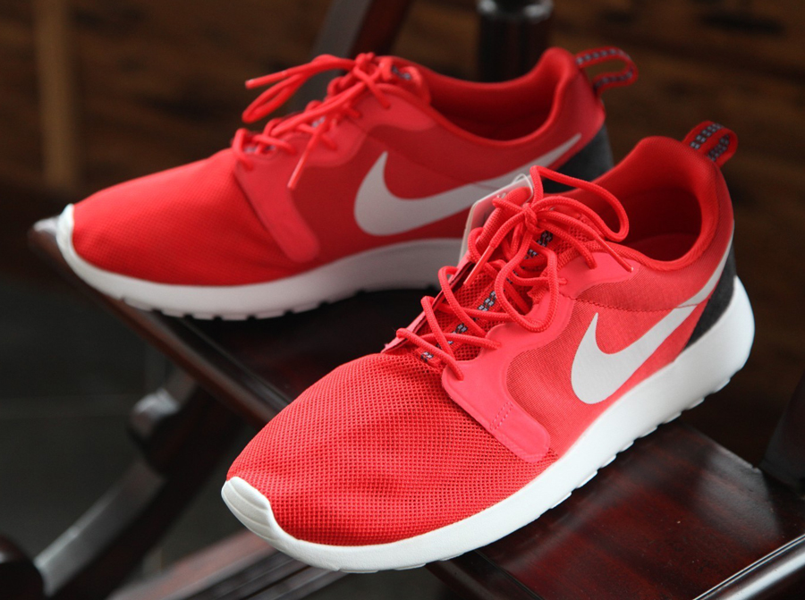 Nike Roshe Run Hyperfuse - Light Crimson - Pure Platinum - Black ...