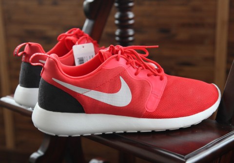 Nike Roshe Run Hyperfuse - Light Crimson - Pure Platinum - Black ...