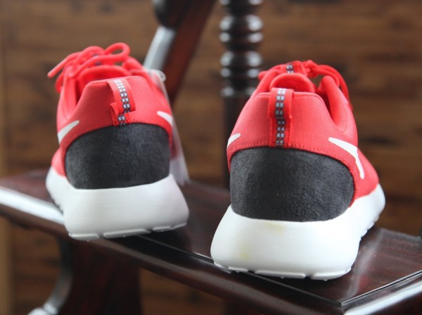 Nike Roshe Run Hyperfuse - Light Crimson - Pure Platinum - Black ...