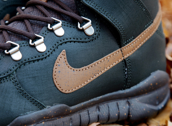 Poler x Nike Dunk High OMS - Black Spruce - Classic Brown - SneakerNews.com