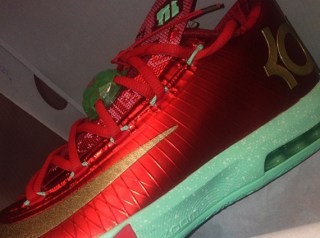 Nike KD 6 "Christmas" - SneakerNews.com