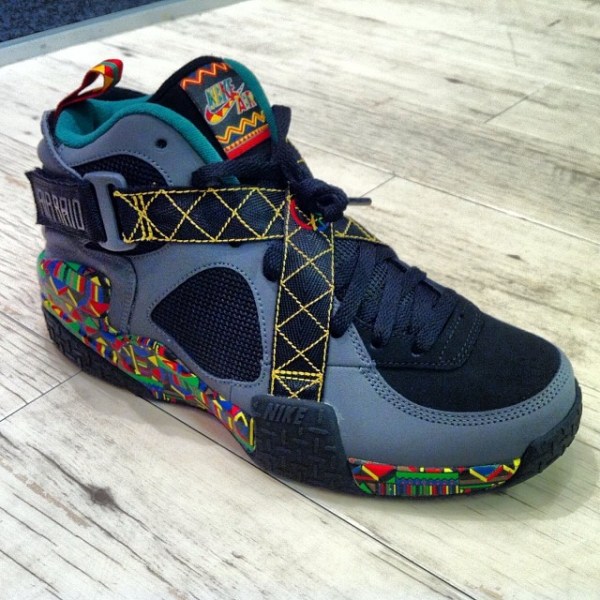 "Peace" Nike Air Raid Retro - SneakerNews.com