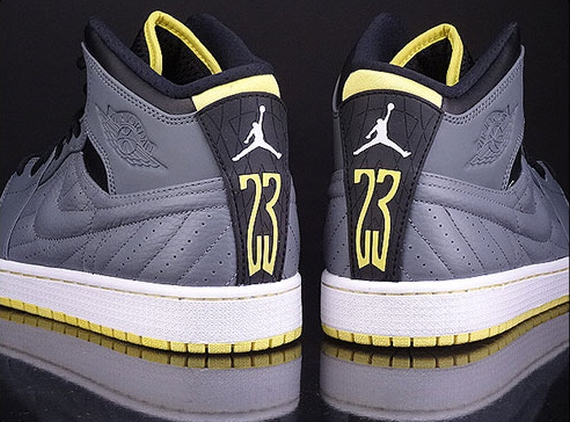 Air Jordan 1 Retro '99 "Vibrant Yellow" - SneakerNews.com
