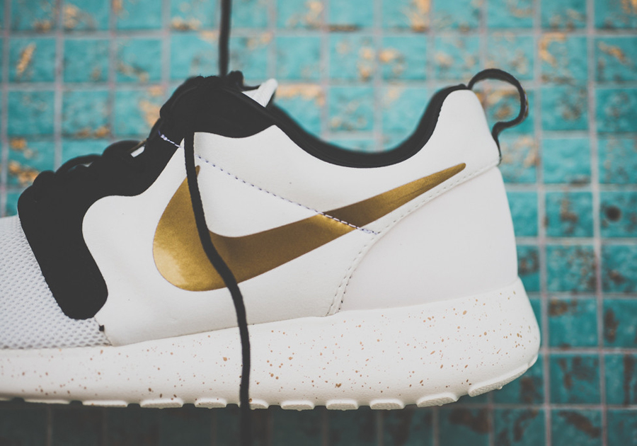 Nike Roshe Run HYP "Gold Hypervenom" - SneakerNews.com
