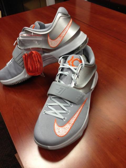 Nike KD 7 "Texas" - SneakerNews.com