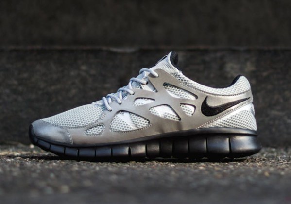 Nike Free Run 2 - Metallic Silver - Black - SneakerNews.com