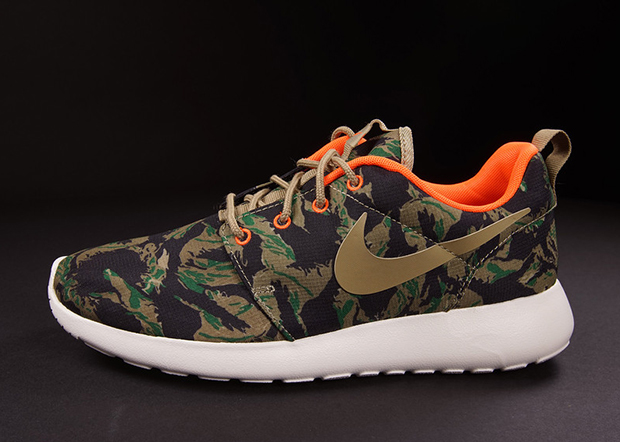 Nike Roshe Run "Hunter Camo" - Available - SneakerNews.com