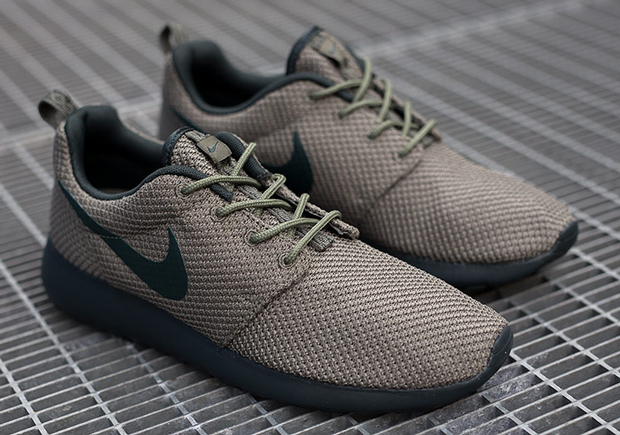 Nike Roshe Run "Iron Green" - SneakerNews.com