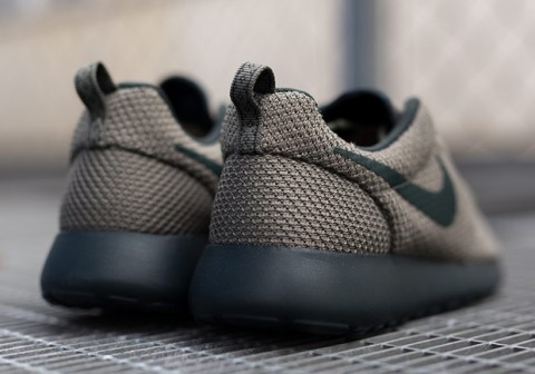 Nike Roshe Run "Iron Green" - SneakerNews.com
