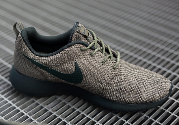 Nike Roshe Run "Iron Green" - SneakerNews.com