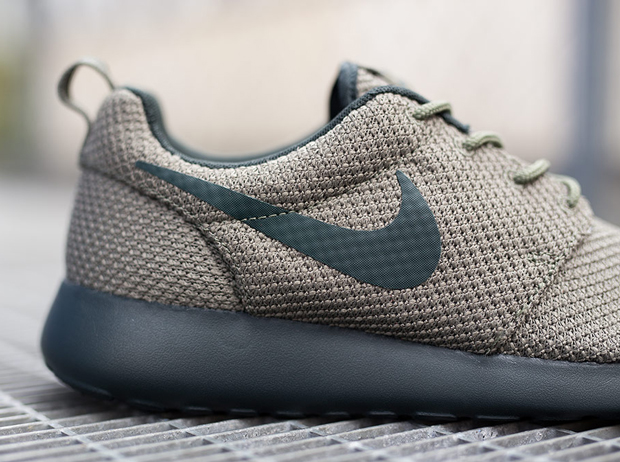 Nike Roshe Run "Iron Green" - SneakerNews.com