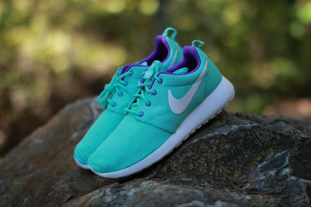 Nike Women's Roshe Run - Hyper Turquoise - Hyper Green - SneakerNews.com