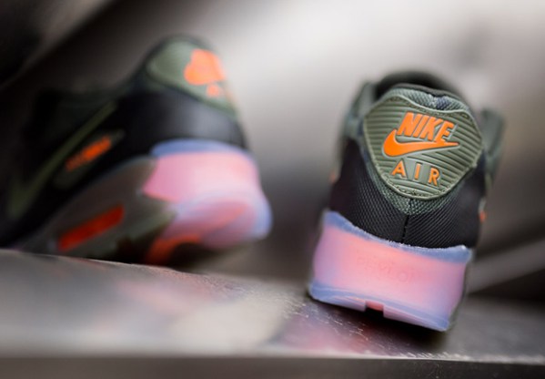 Nike Air Max 90 ICE "Dark Green" - SneakerNews.com