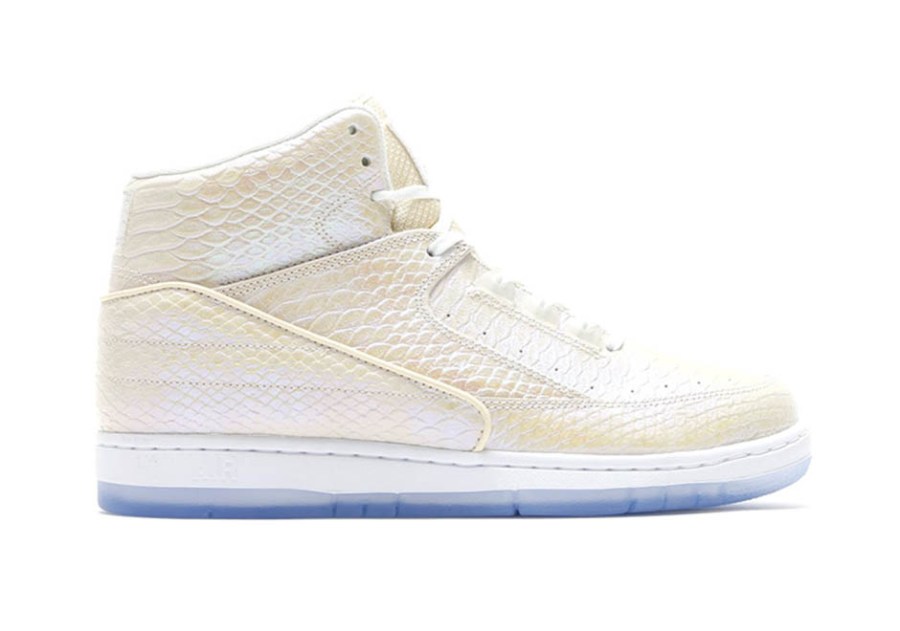 A Detailed Look At The Pearlescent Nike Pythons - SneakerNews.com