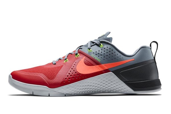 Nike MetCon 1 "Daring Red" - SneakerNews.com