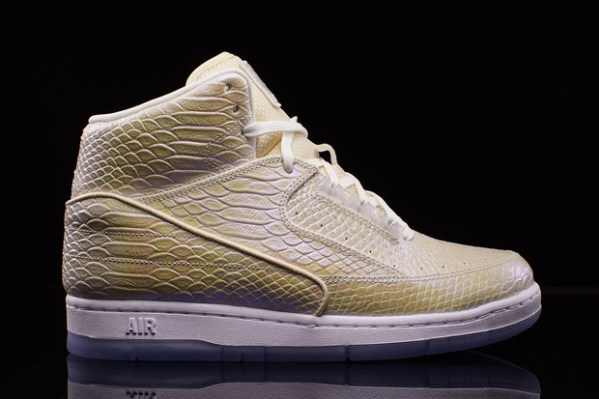 The Pearlescent Nike Air Pythons Are Available - SneakerNews.com