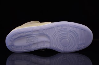 The Pearlescent Nike Air Pythons Are Available - SneakerNews.com