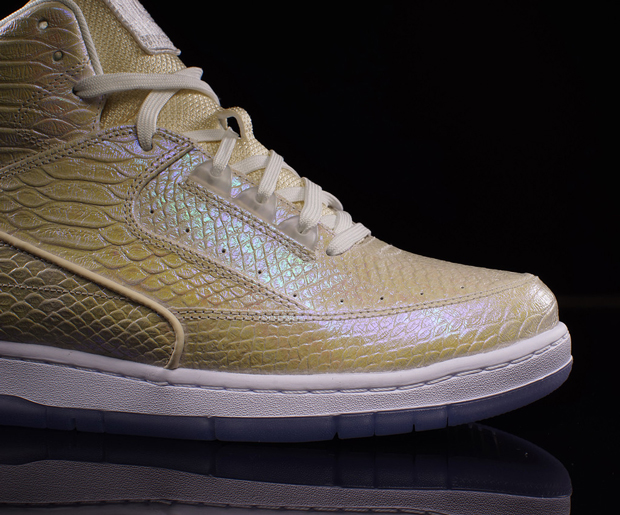 The Pearlescent Nike Air Pythons Are Available - SneakerNews.com
