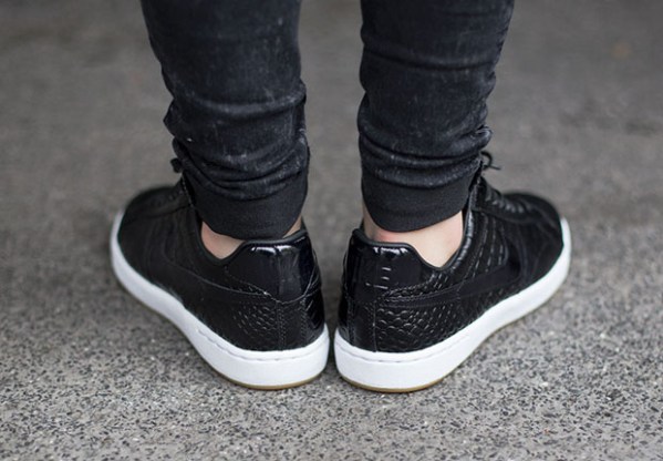 An On-Foot Look At The Nike Tennis Classic Ultra "Croc-skin ...
