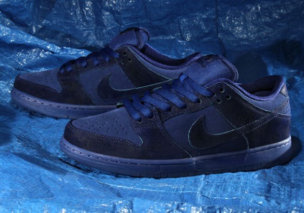 Nike SB Dunk Low Blue Moon | SneakerNews.com
