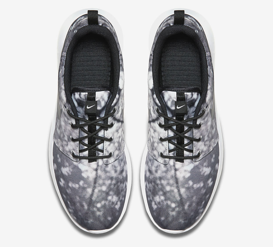Cherry Blossoms On The Nike Roshe Run - SneakerNews.com