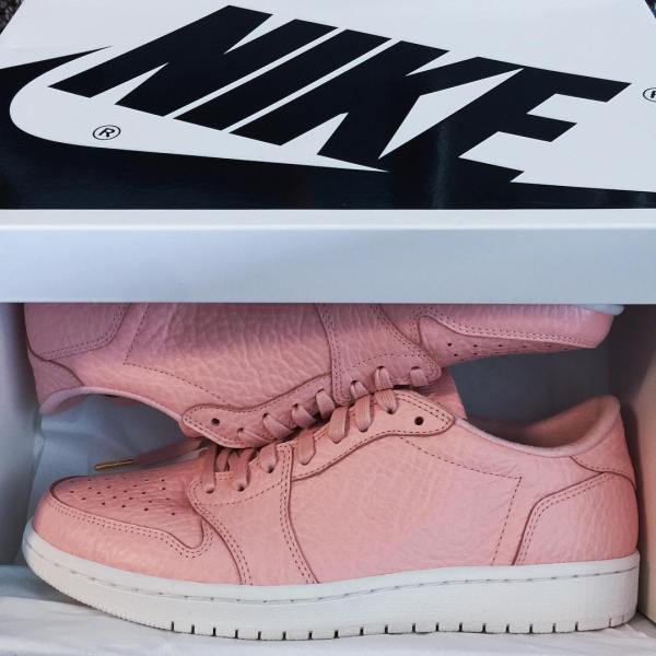 Air Jordan 1 Low Swooshless Pink | SneakerNews.com