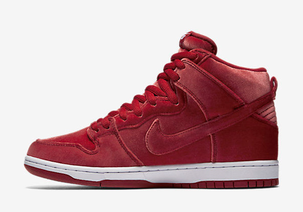 Nike SB Dunk High Christmas Red Velvet | SneakerNews.com
