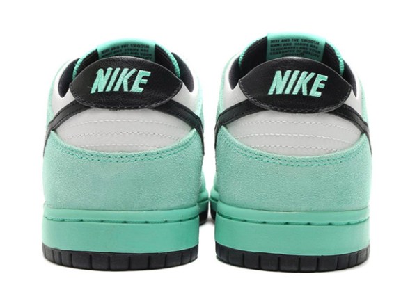 Nike SB Dunk Low Sea Crystal For Holiday 2016 | SneakerNews.com