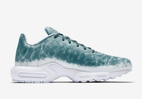 Nike Air Max Plus Swimming Pool 899595-300 | SneakerNews.com
