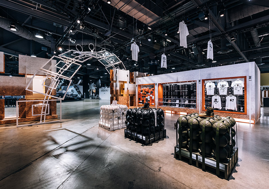 Nike Set Up An Awesome "Force Court" At ComplexCon - SneakerNews.com