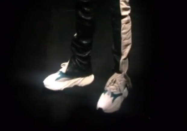 YEEZY Calabasas Runner - Release Info | SneakerNews.com