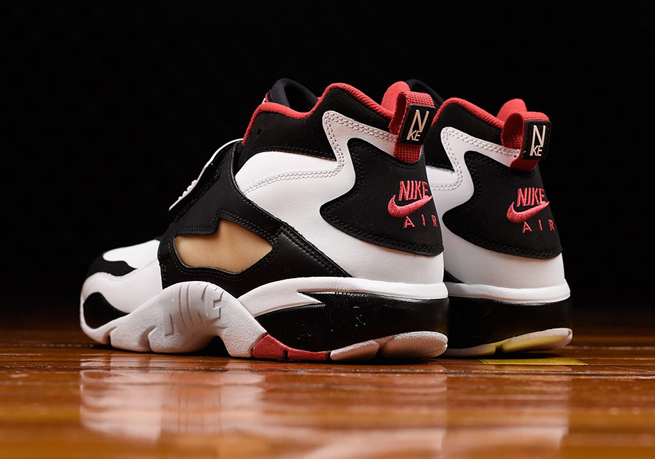 Nike Air Diamond Turf 309434-105 | SneakerNews.com
