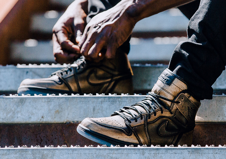 Air Jordan 1 Wings Starts Off All Black | SneakerNews.com