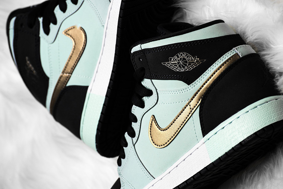 Air Jordan 1 Mint Foam Girl's Exclusive 332148-300 | SneakerNews.com