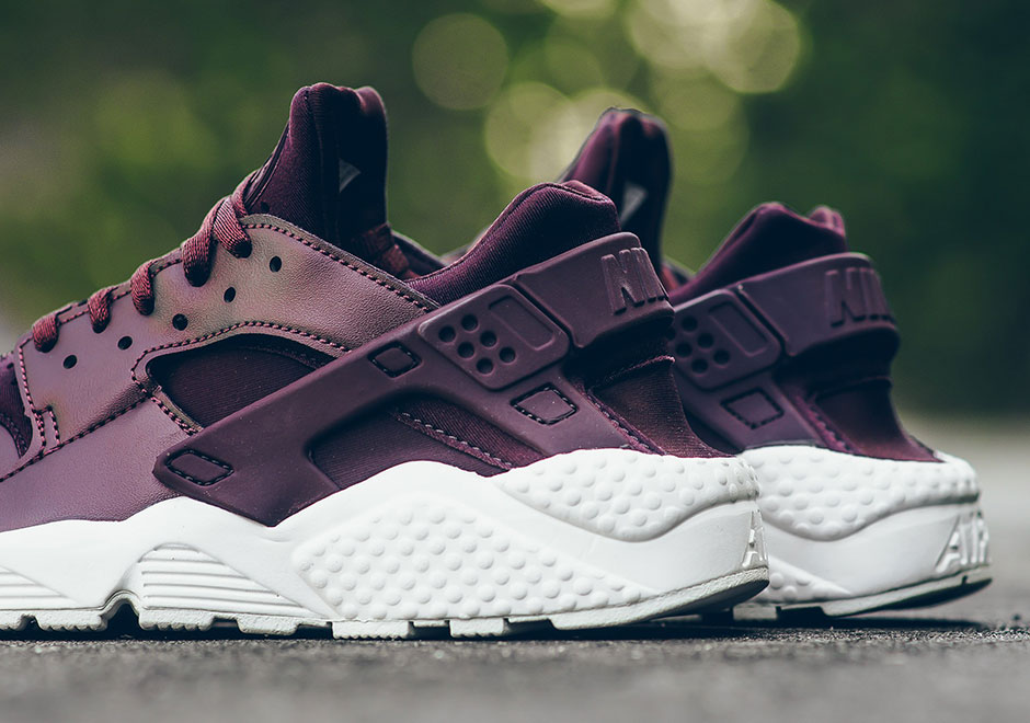 Nike WMNS Air Huarache Metallic Mahogany AA0523-202 | SneakerNews.com