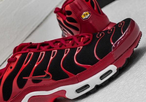 Nike Air Max Plus Chili Red 852630-601 | SneakerNews.com