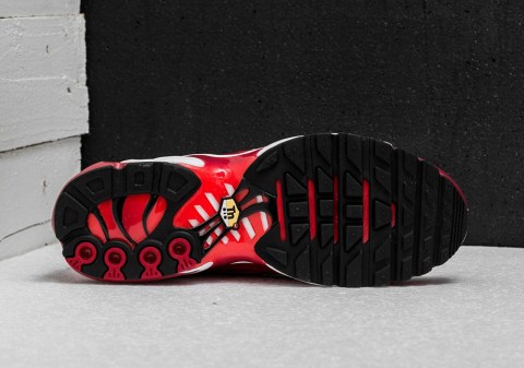 Nike Air Max Plus Chili Red 852630-601 | SneakerNews.com