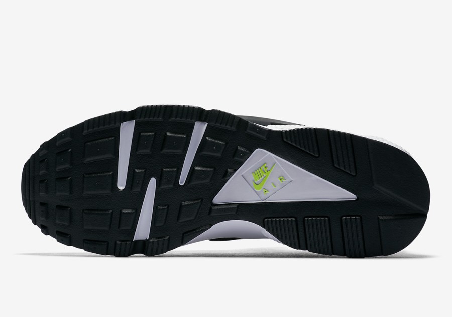 Nike Air Huarache "Magenta" AH8049-101 | SneakerNews.com