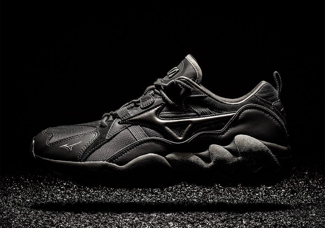Mizuno Wave Rider 1 Triple Black Release Info | SneakerNews.com