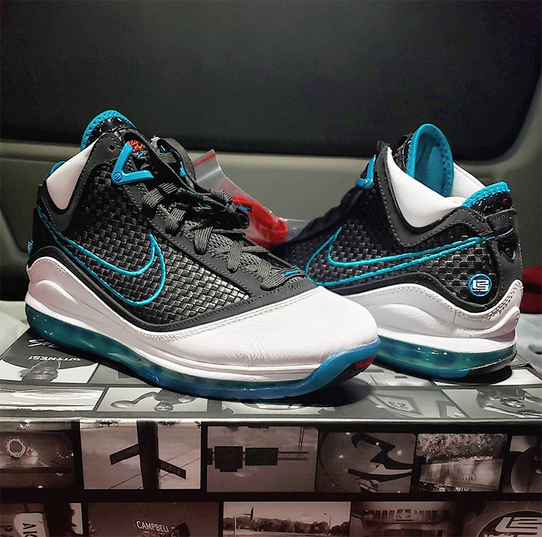 Nike LeBron 7 Red Carpet Release Date | SneakerNews.com