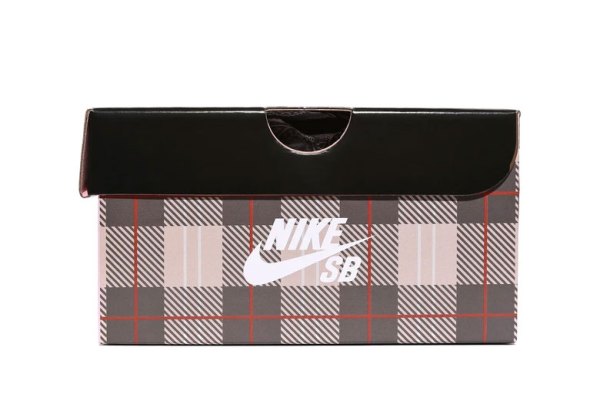 Travis Scott Nike SB Dunk Special Box Release | SneakerNews.com