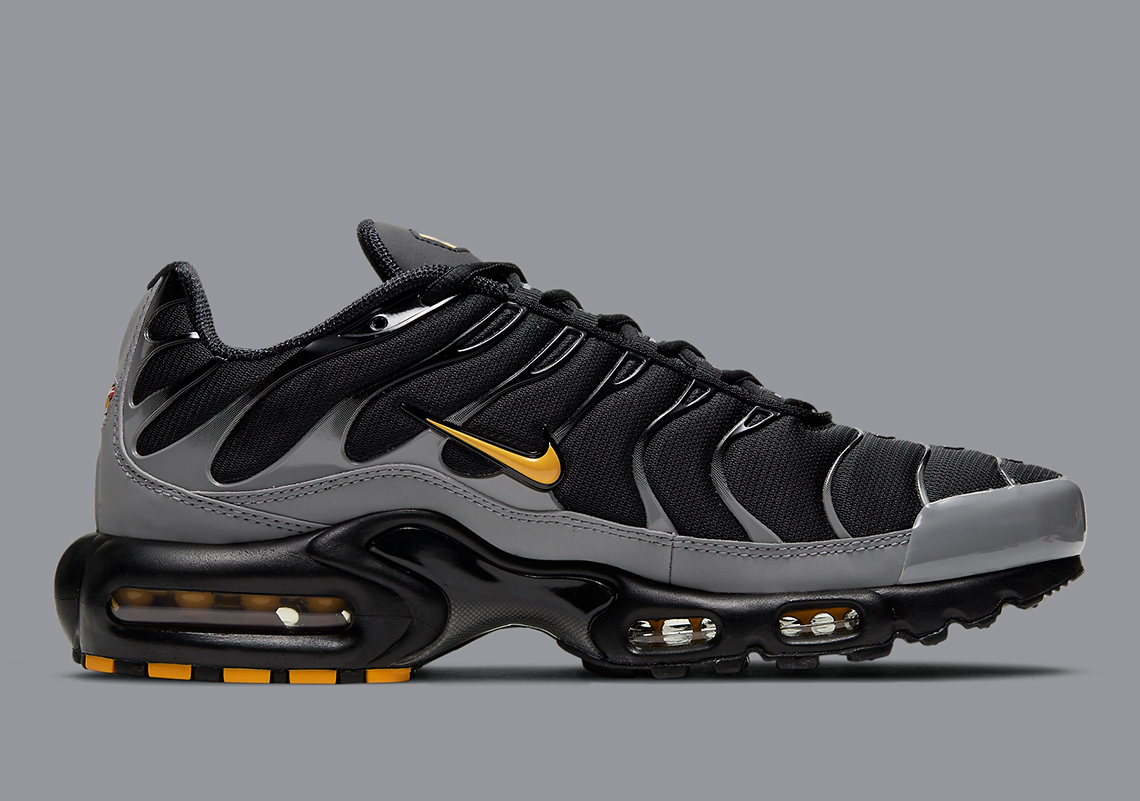 Nike Air Max Plus Batman DC0956-001 Release Info | SneakerNews.com