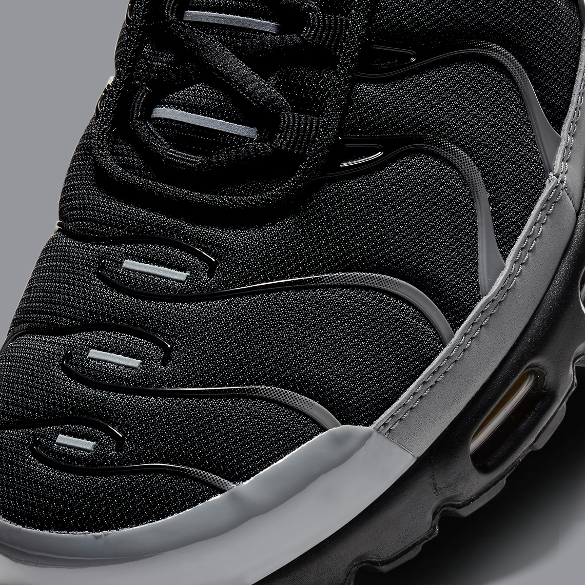 Nike Air Max Plus Batman DC0956-001 Release Info | SneakerNews.com