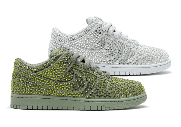 Nike Kobe 6 VI Protro Grinch CW2190-300 Release | SneakerNews.com