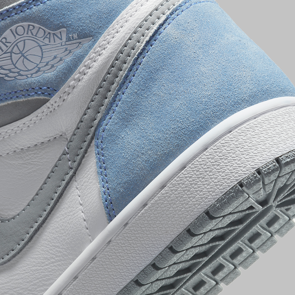 Air Jordan 1 Retro High OG Hyper Royal 555088-402 | SneakerNews.com