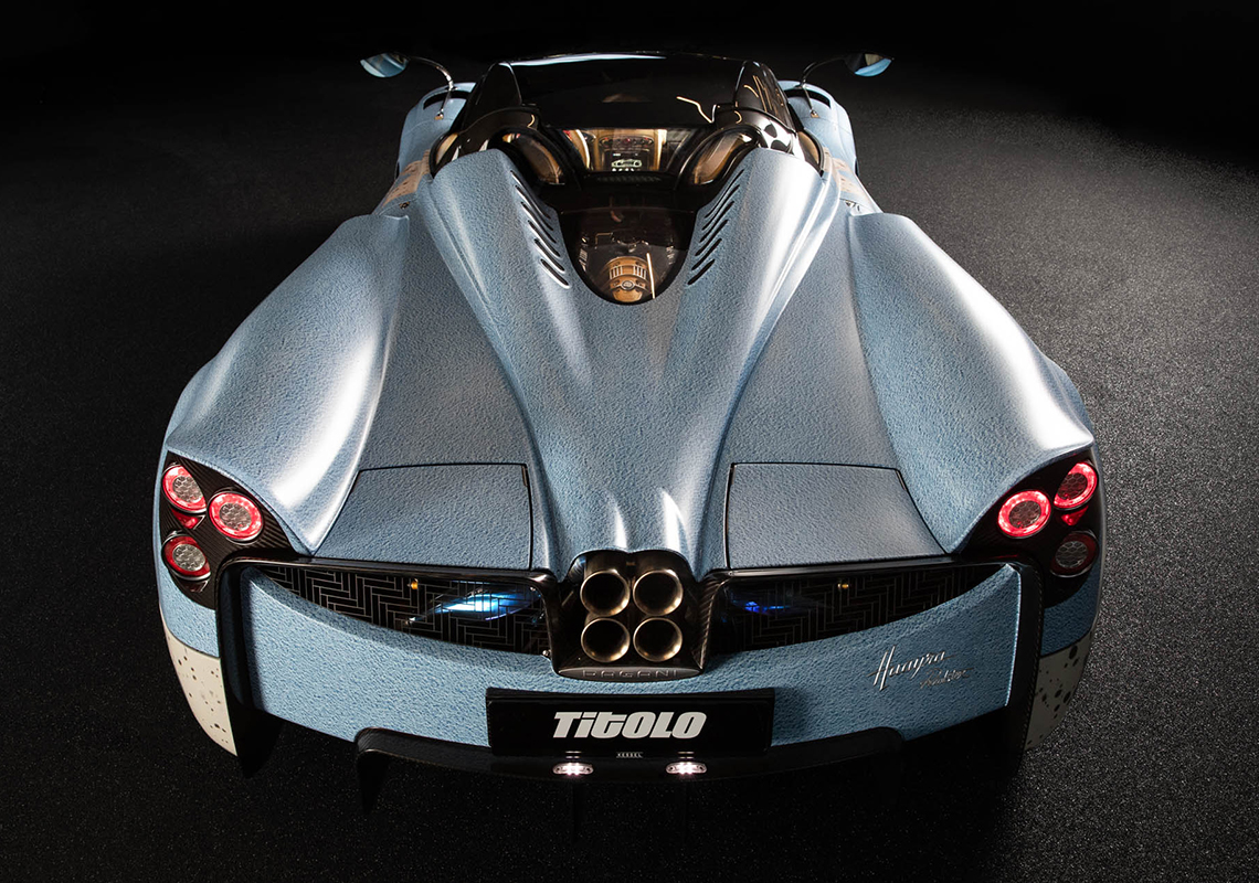 Air Jordan 4 UNC Titolo Pagani Huayra Roadster | SneakerNews.com