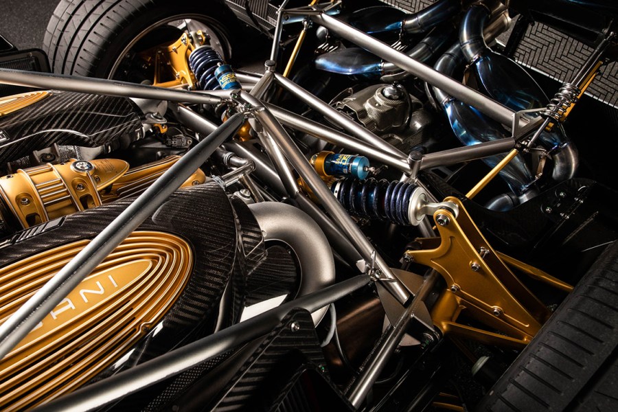 Air Jordan 4 UNC Titolo Pagani Huayra Roadster | SneakerNews.com